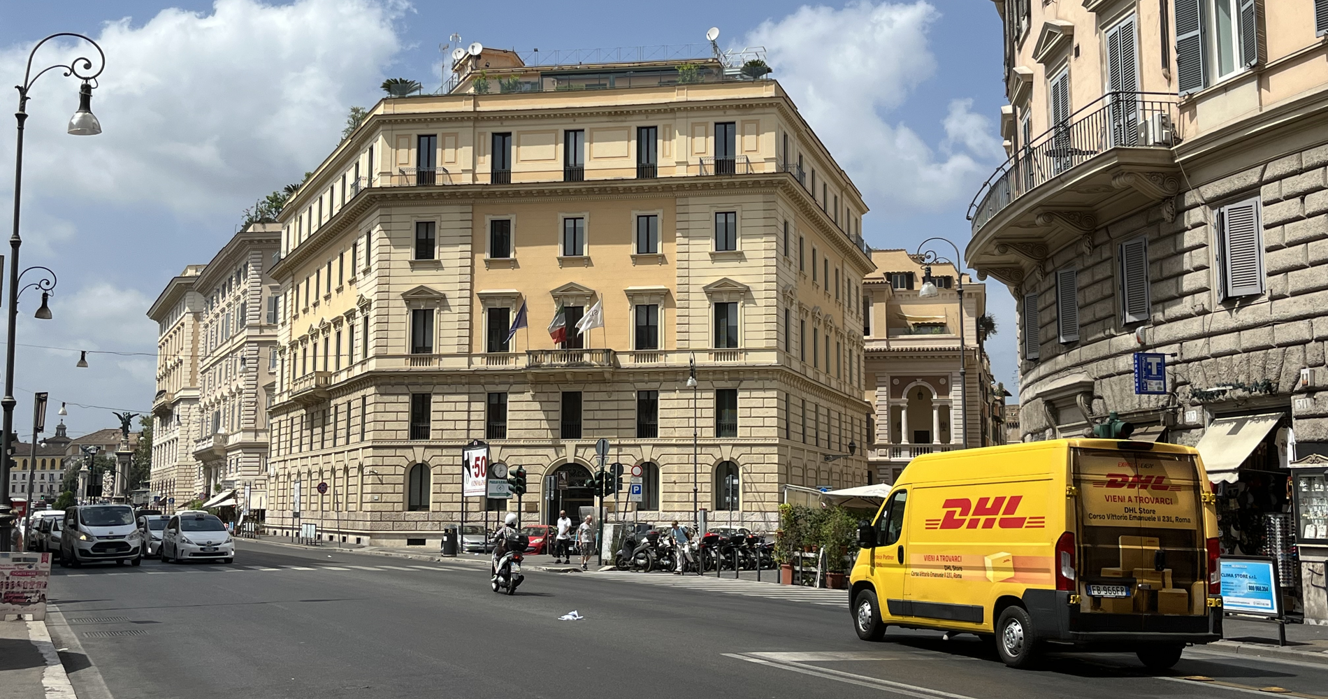 DHLとは？契約手順や発送方法、集荷依頼のやり方などを解説